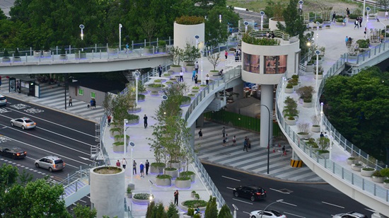 [포토] 서울역 7017, 개장 한 달 만에 방문객 200만 명 훌쩍