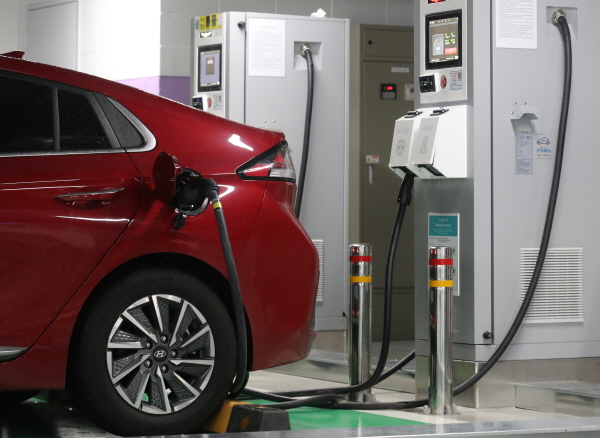 中 CATL 선두 속 LG엔솔 ‘맹추격’…SK이노‧삼성SDI ‘선전’