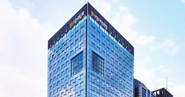 양종희 KB금융 회장, 테더 USAT CEO 만난다…스테이블 코인 협력 논의