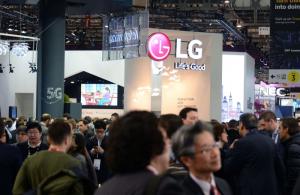 LG전자, ‘삼성·애플’ 빠진 ‘MWC2019’서 주인공 노린다